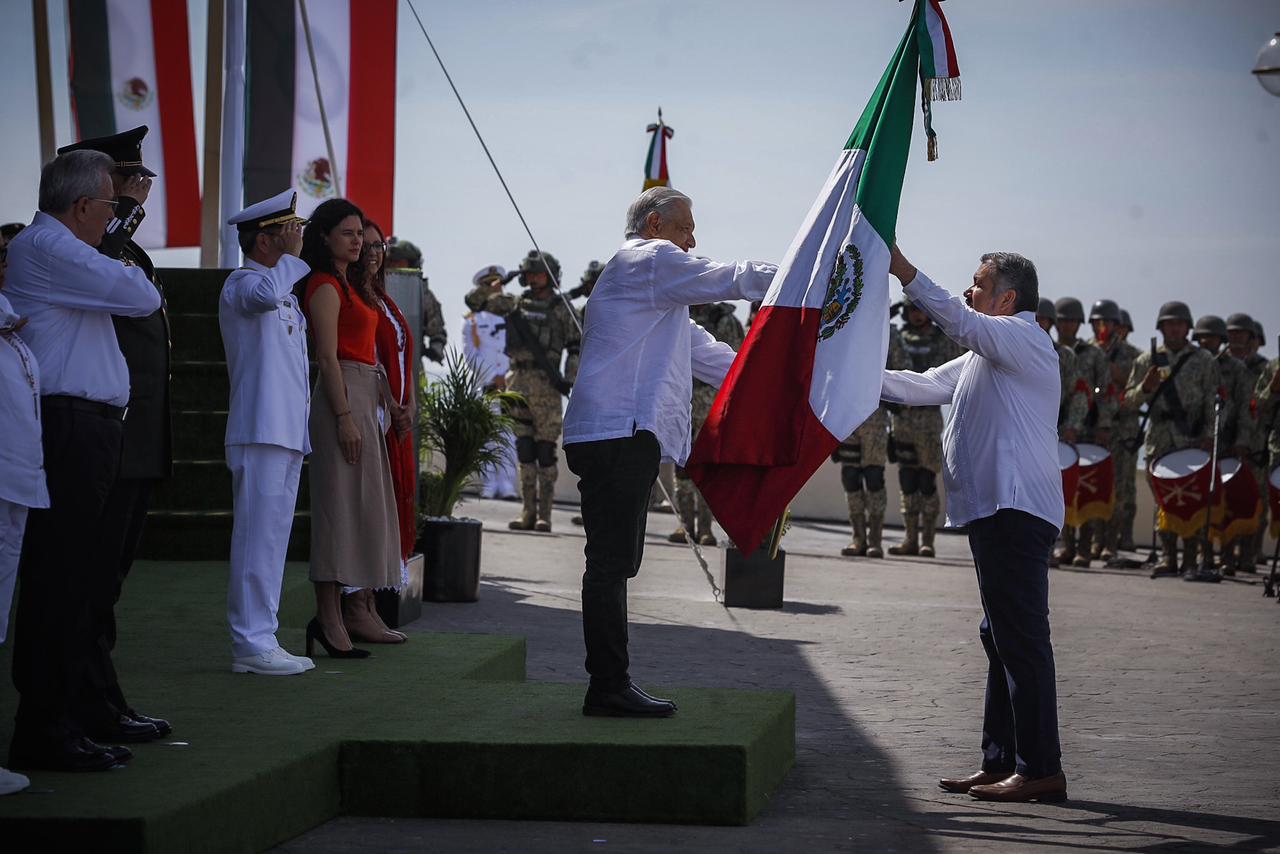 AMLO conmemora el Día de la Bandera desde Mazatlán para todo México ...